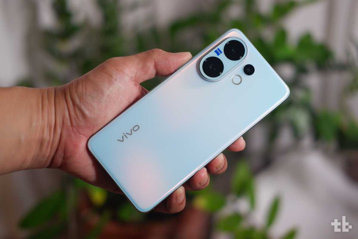 vivo V60 review: Big battery, ZEISS cameras, sleek design - Technobaboy